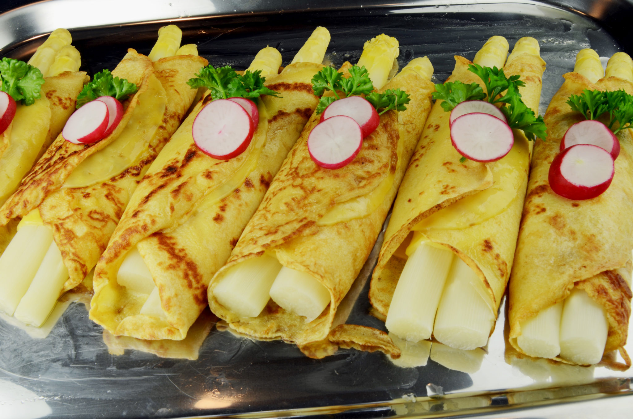 Flensjes met asperges en jonge kaas - Janny de Moor