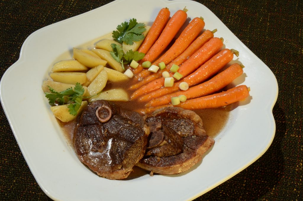 Lamsvlees met nieuwe worteltjes – Janny de Moor