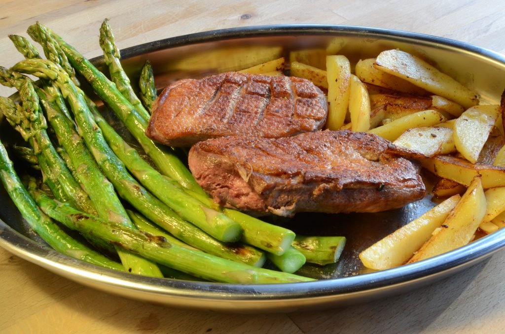 Eendenborst met groene asperges – Janny de Moor