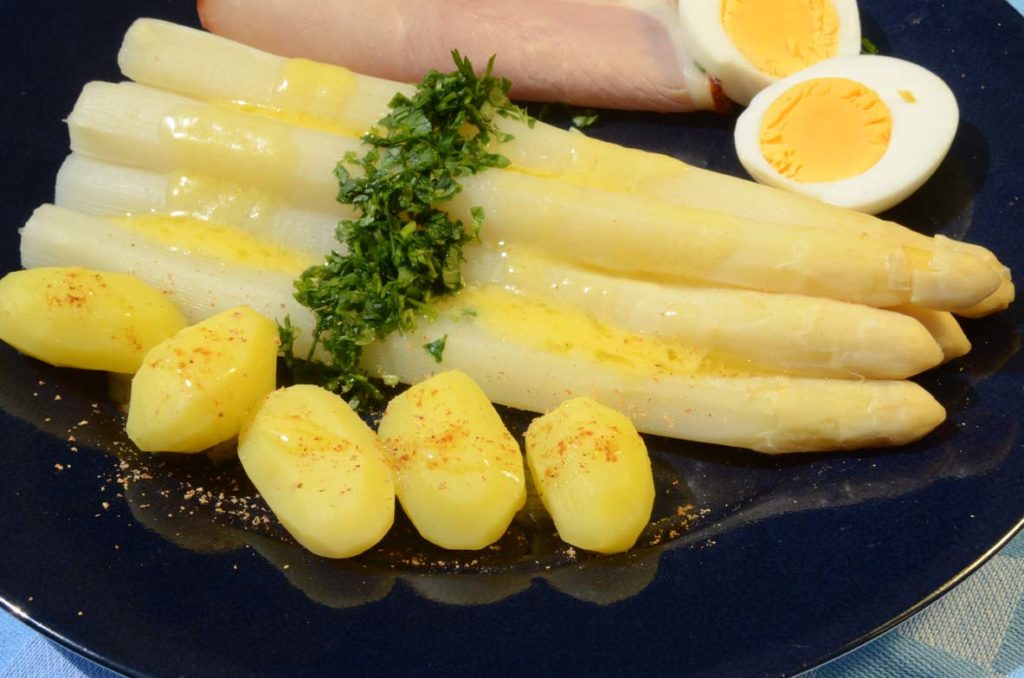 Asparagus the Dutch way (Asperges op z’n Hollands) – Janny de Moor