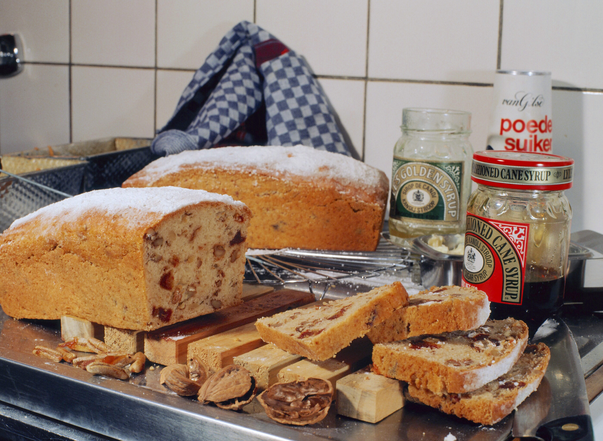 Dadelkoek met walnoten - Janny de Moor